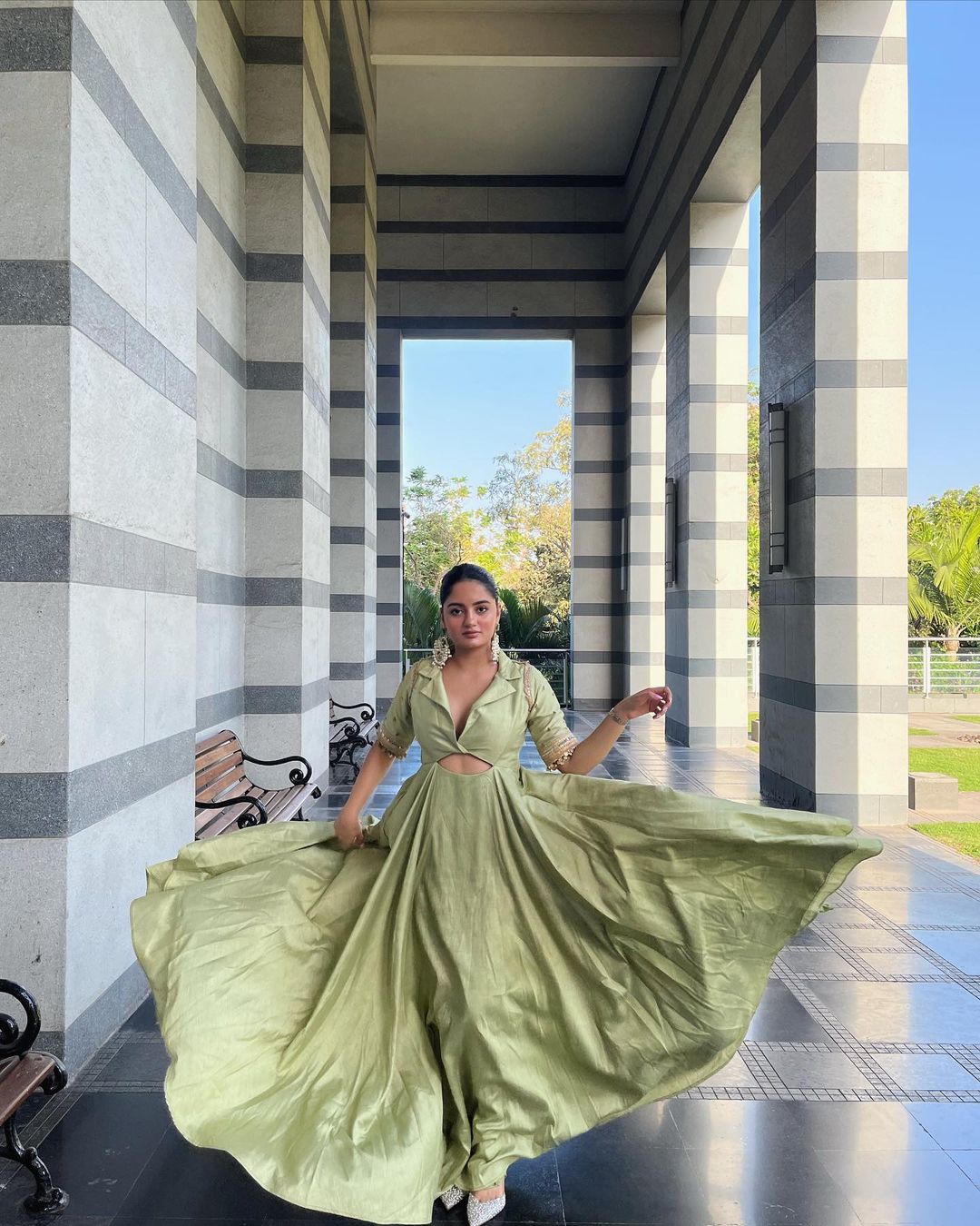 Aaina Mehta in Laurel Dress – Rishi and Vibhuti